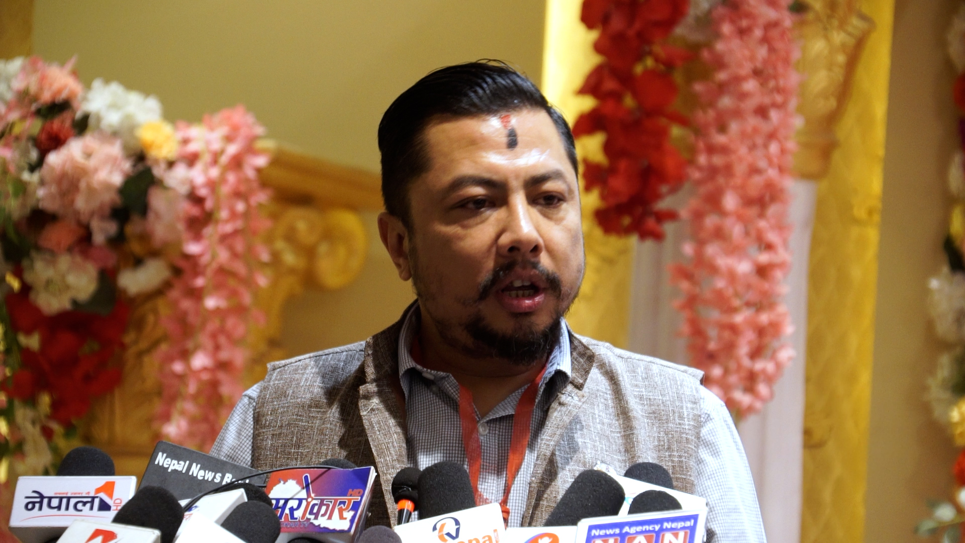 राजिनामा पत्र बोकेर हिँडेका छन् खेलकूद मन्त्री - Hulak Post